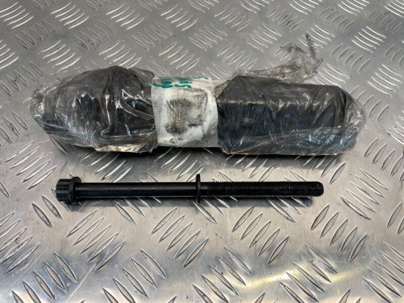 Б/У болты ГБЦ Kia Sportage 2006 KM D4EA цена за комплект 45415 Hyundai-KIA арт. 2232127400