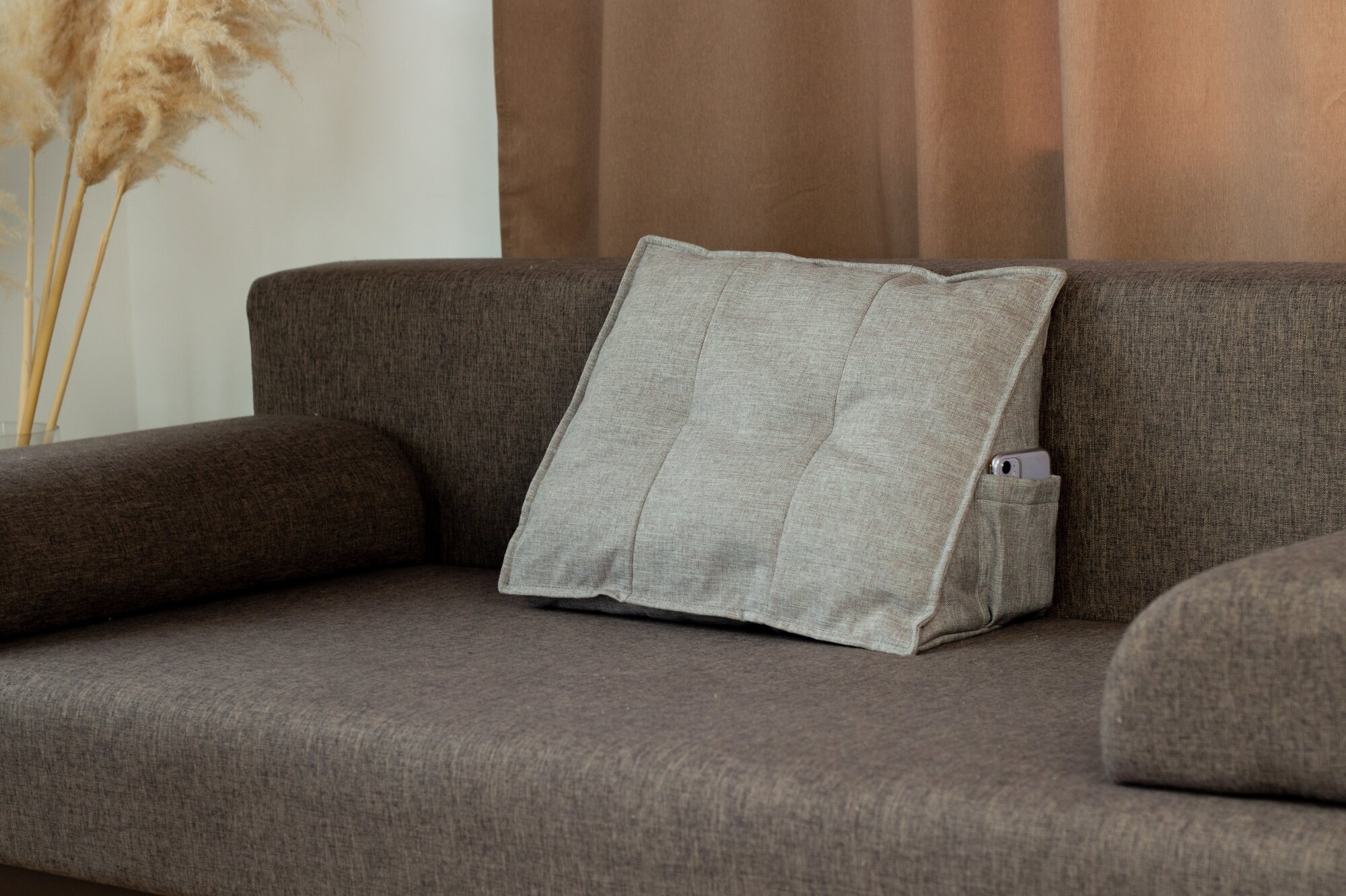 Подушка декоративная треугольная на диван, для спины в машину серая