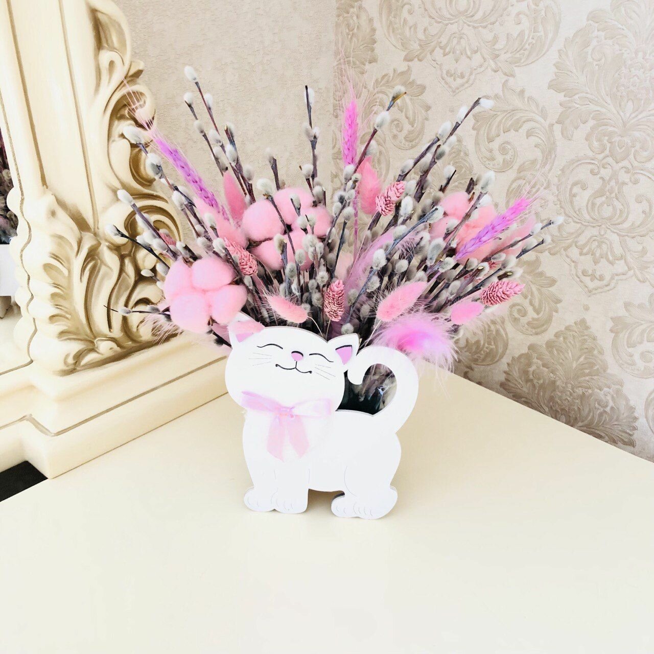 Пасхальный букет из вербы в кашпо кошечка