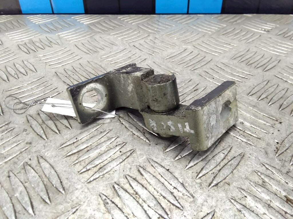 Петля двери задней правой Volkswagen Tiguan 1 5N0831402 арт. 555059