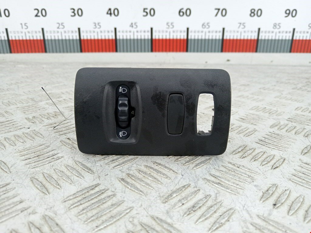 Кнопка корректора фар Renault Clio 3 8200379685 арт. 1954310