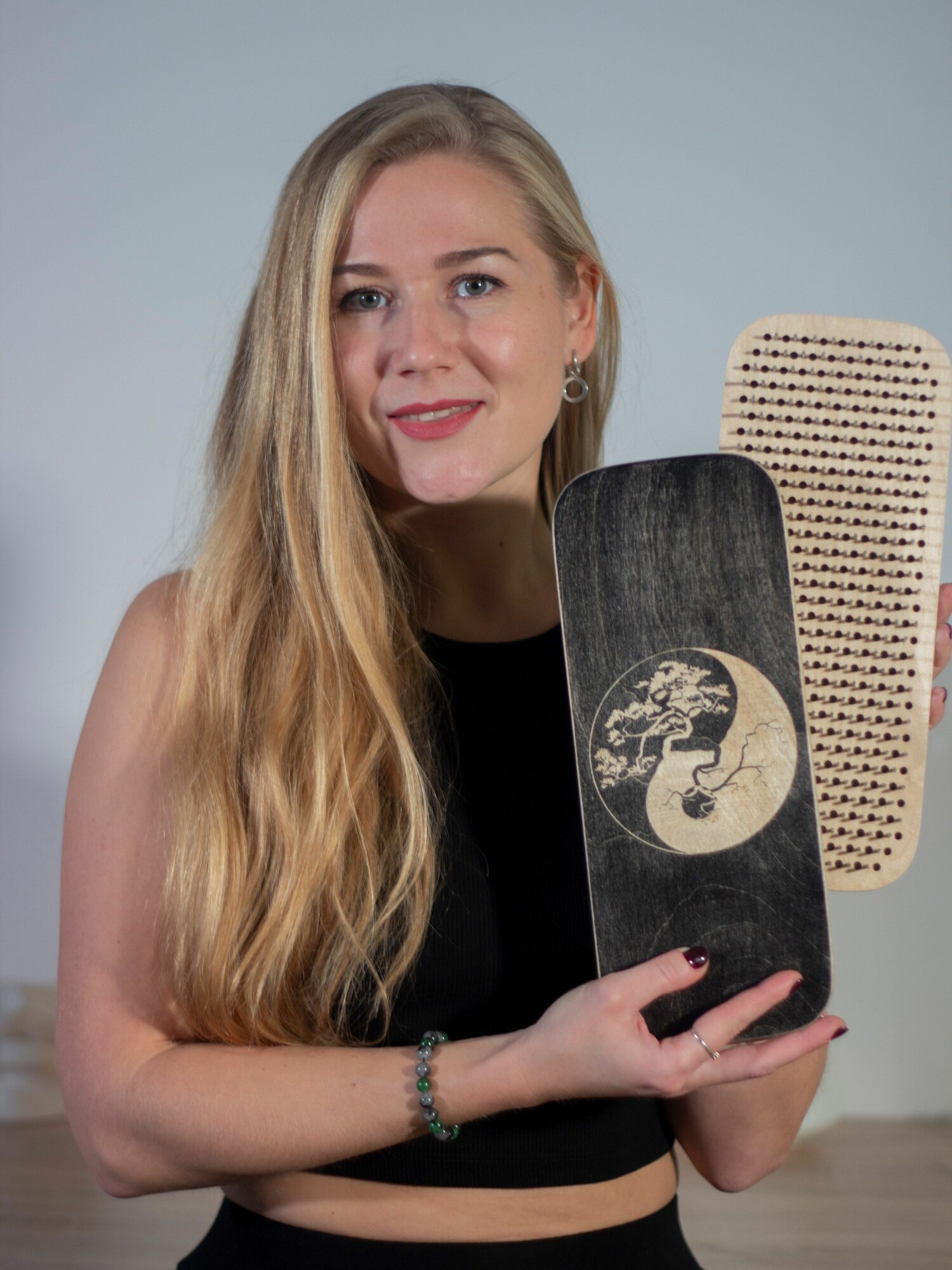 Доска с гвоздями для ног Садху складная гравировкой Инь Янь, шаг гвоздей 10 мм