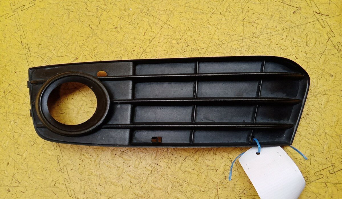 Решетка в бампер A4 (B8) Audi 8K0807681A