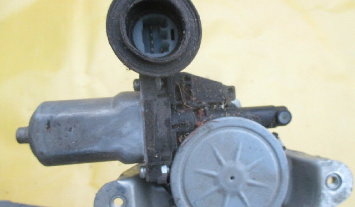 Моторчик стеклоподъемника RAV 4 (30) Toyota 8572035140