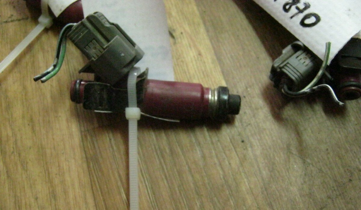 Форсунка инжекторная электрическая 3 (BK) Mazda BP4W13250