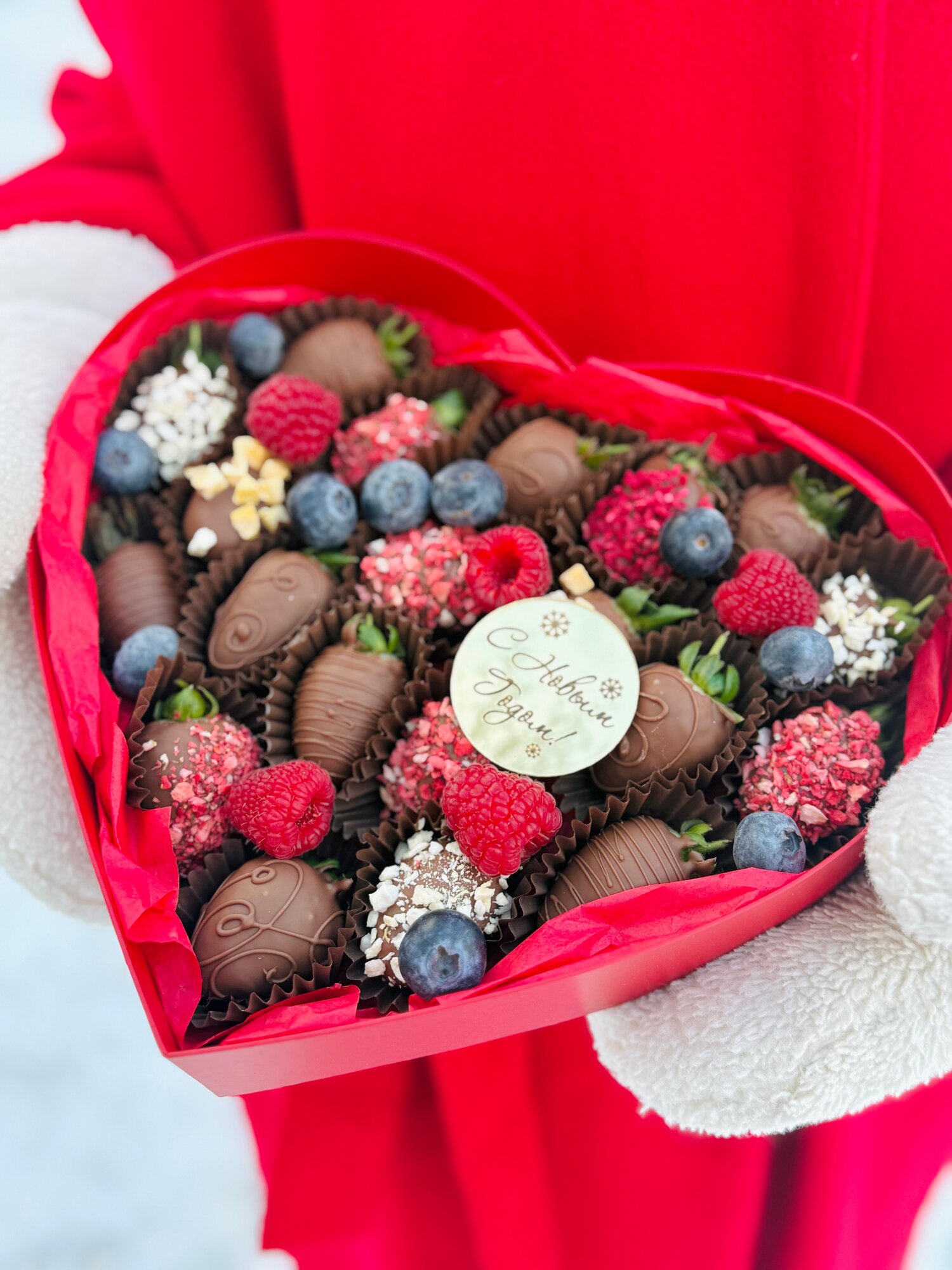 Премиум набор-сердце из клубники в шоколаде "Новый год", 18-25 шт, подарок для девушки, коллеги