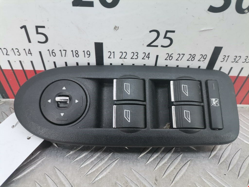Блок управления стеклоподъемниками Ford Kuga 1 1767043 арт. 1944455