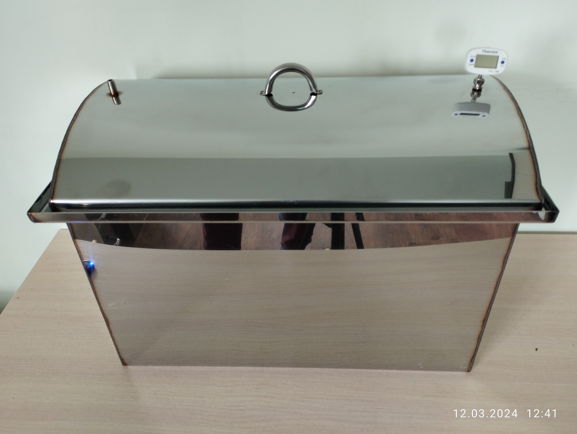 Коптильня с водяным замком большая с термометром и штуцером холодного копчения Лидер