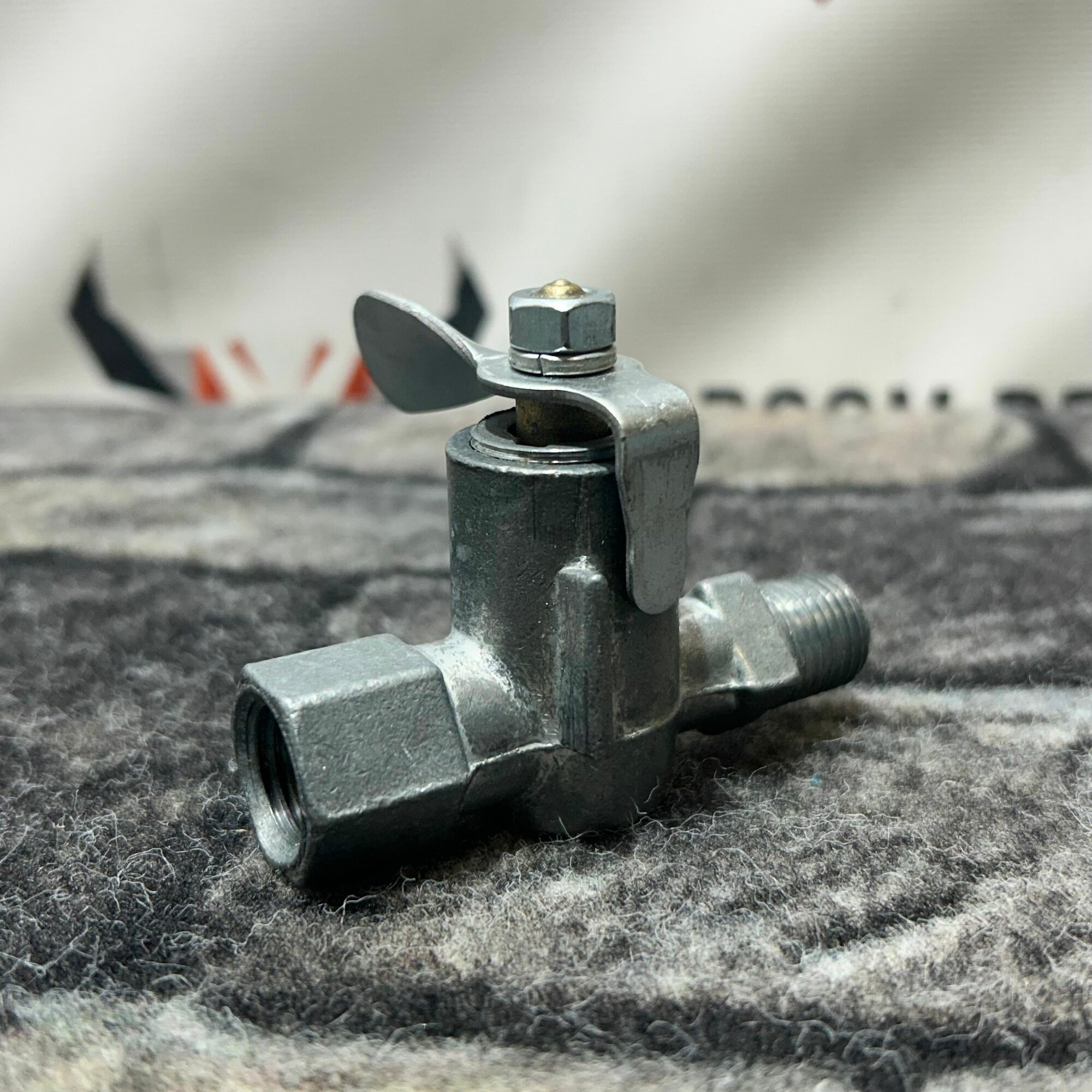 Кран топливного бака и масляного радиатора КР25 для ГАЗ, УАЗ, ПАЗ, МТЗ, МАЗ арт. ПП6-1-0