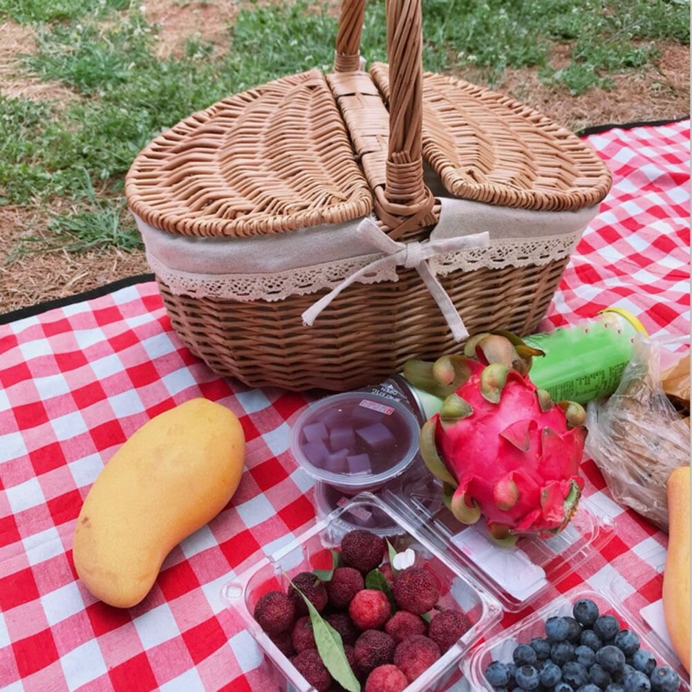 Плетеная корзина для пикника на 3 персоны с крышкой из ротанга.