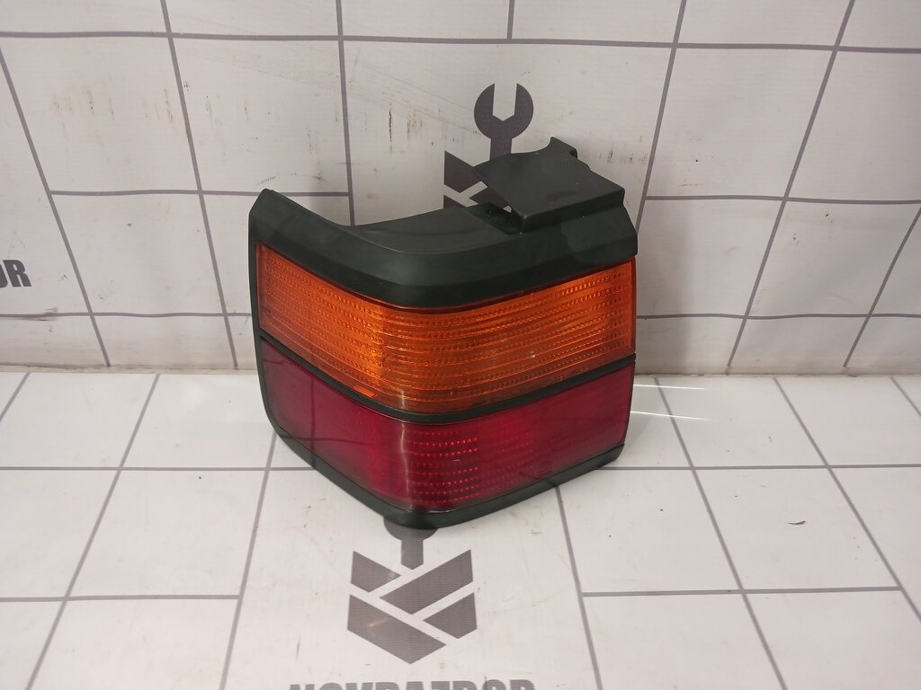 Фонарь задний наружный левый VW Passat B3 1988-1993