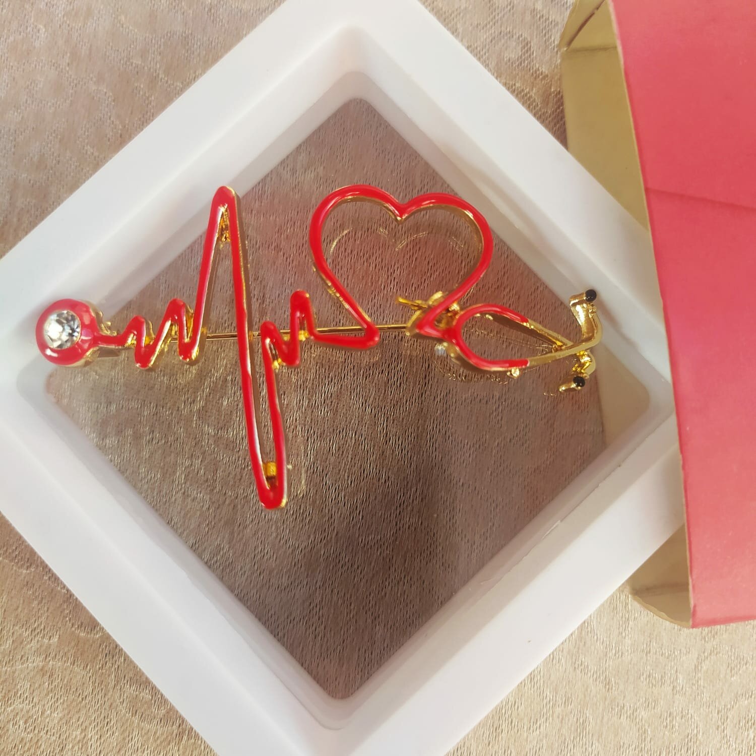 Брошь, эмаль, стразы