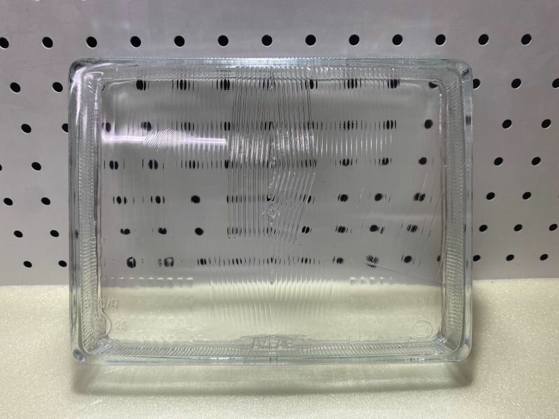 Стекло фары левое правое рено магнум (RENAULT MAGNUM) переднее