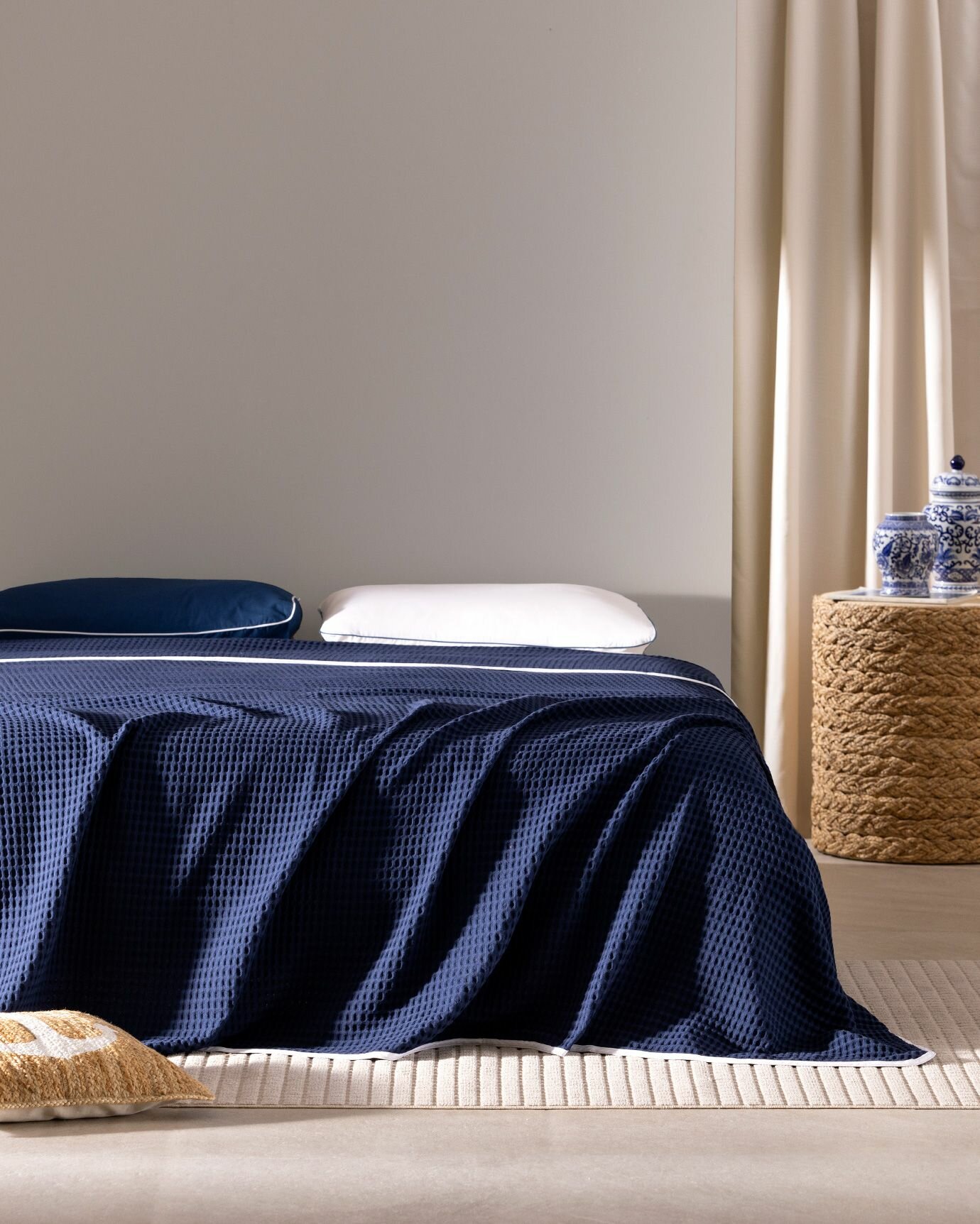 Покрывало постельное KING SIZE, покрывало на кровать. Состав: 100% Хлопок. Размер: 240X220CM. Цвет: Синий, белый