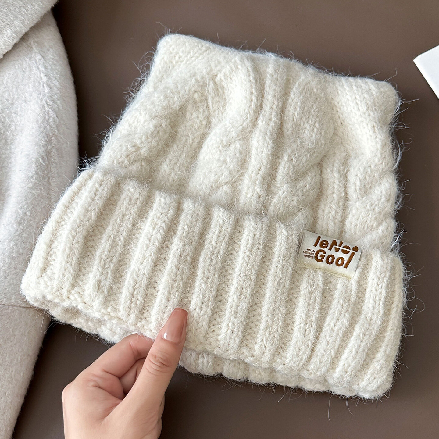 Японская милая вязаная шерстяная шапка с кошачьими ушками для женщин осенью и зимой, милая и универсальная утолщенная и теплая модная шапка для защиты ушей.