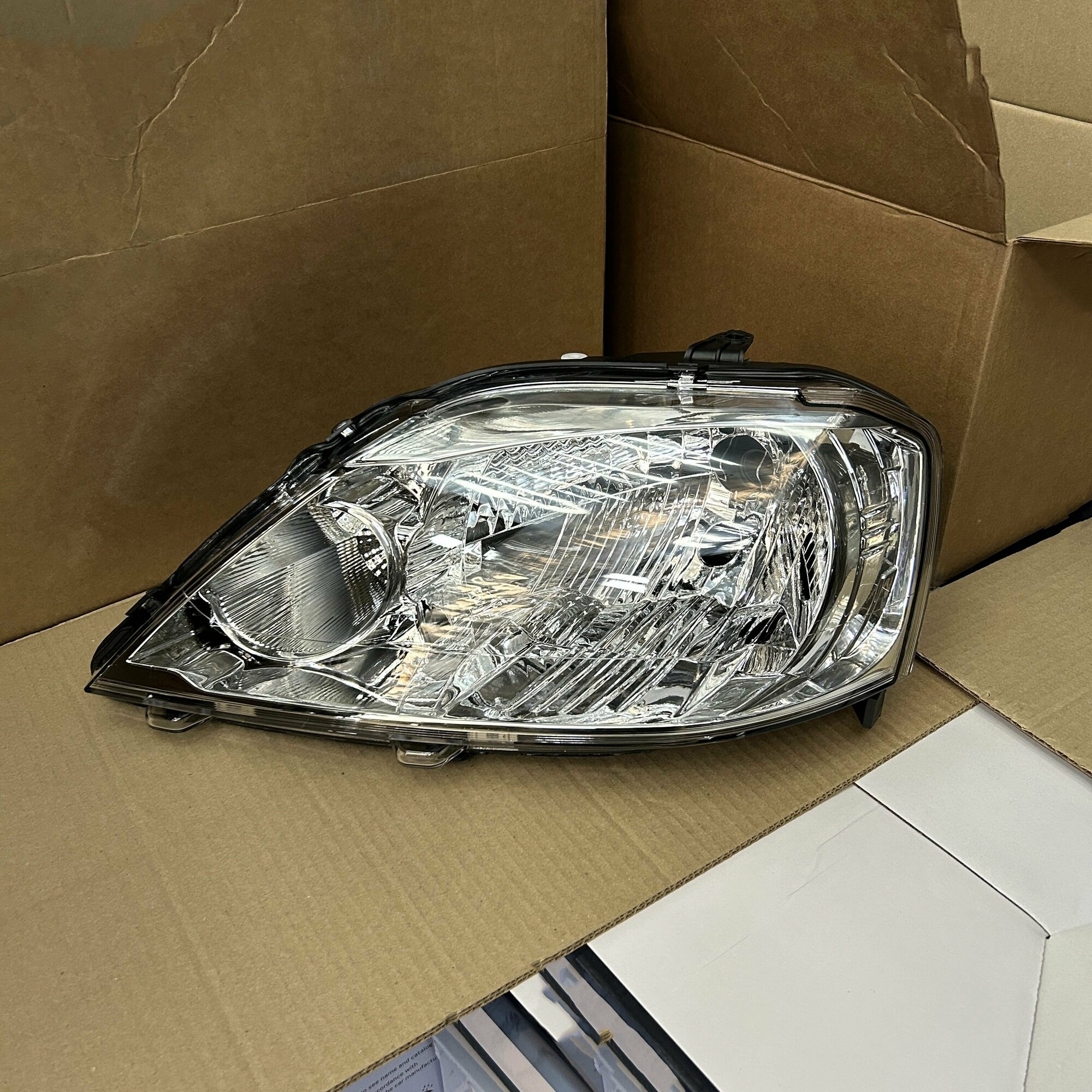 Фара блок левая для а/м Renault Logan I Рестайлинг (2012-2015 г. в.) - CARTRONIC арт. CRTR0108700