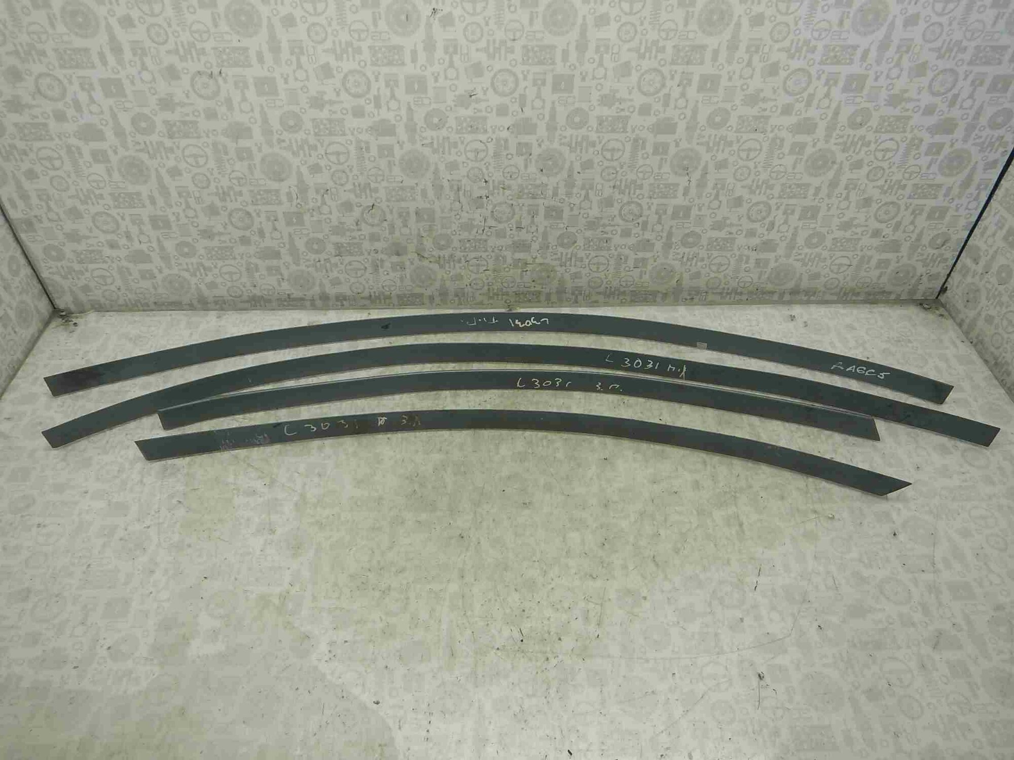 Накладка (молдинг) двери передней левой Audi A6 C5 4B0853953A арт. 278091