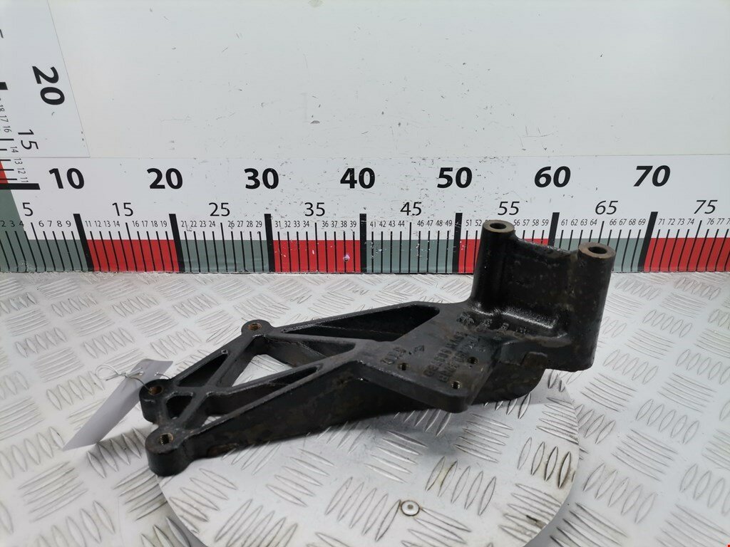 Кронштейн (крепление лапа) двигателя Volkswagen Sharan 1 7M0199308B арт. 1918681