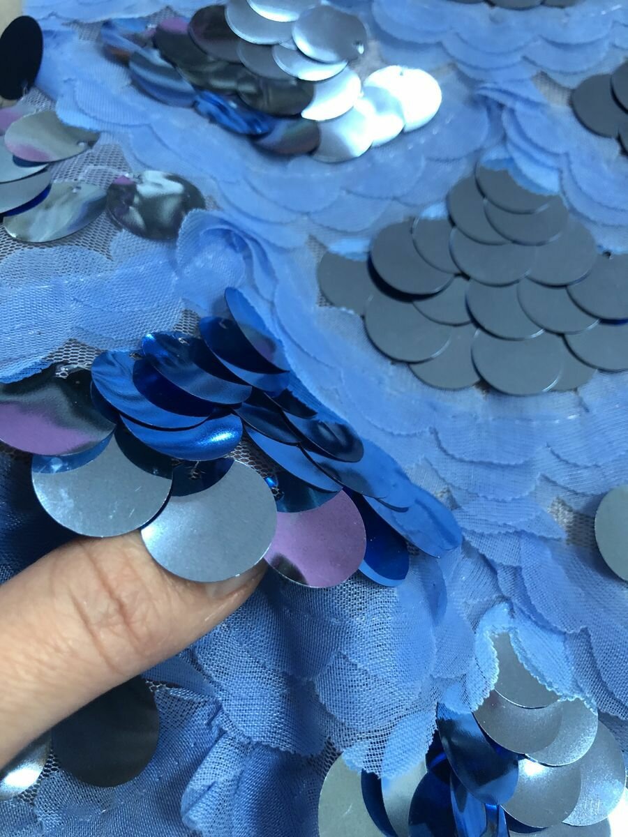 Ткань Пайетки-чешуя. ярко-голубого цвета, Италия