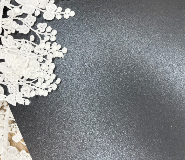Дизайнерская бумага с перламутровым покрытием, цвет угольный, плотность 230 гр, размер 35*50 см