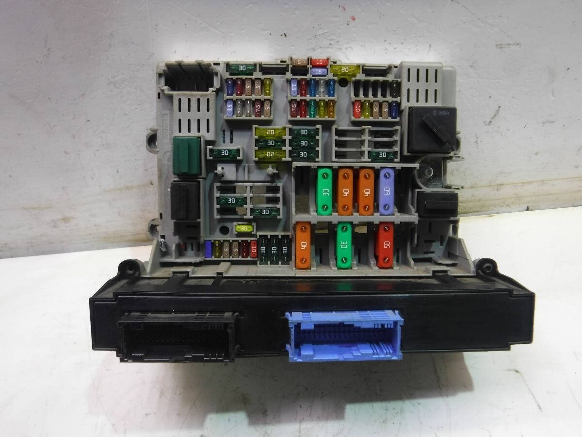 Блок предохранителей BMW 3 серия E90/E91/E92/E93 (2005—2010) 61146978273