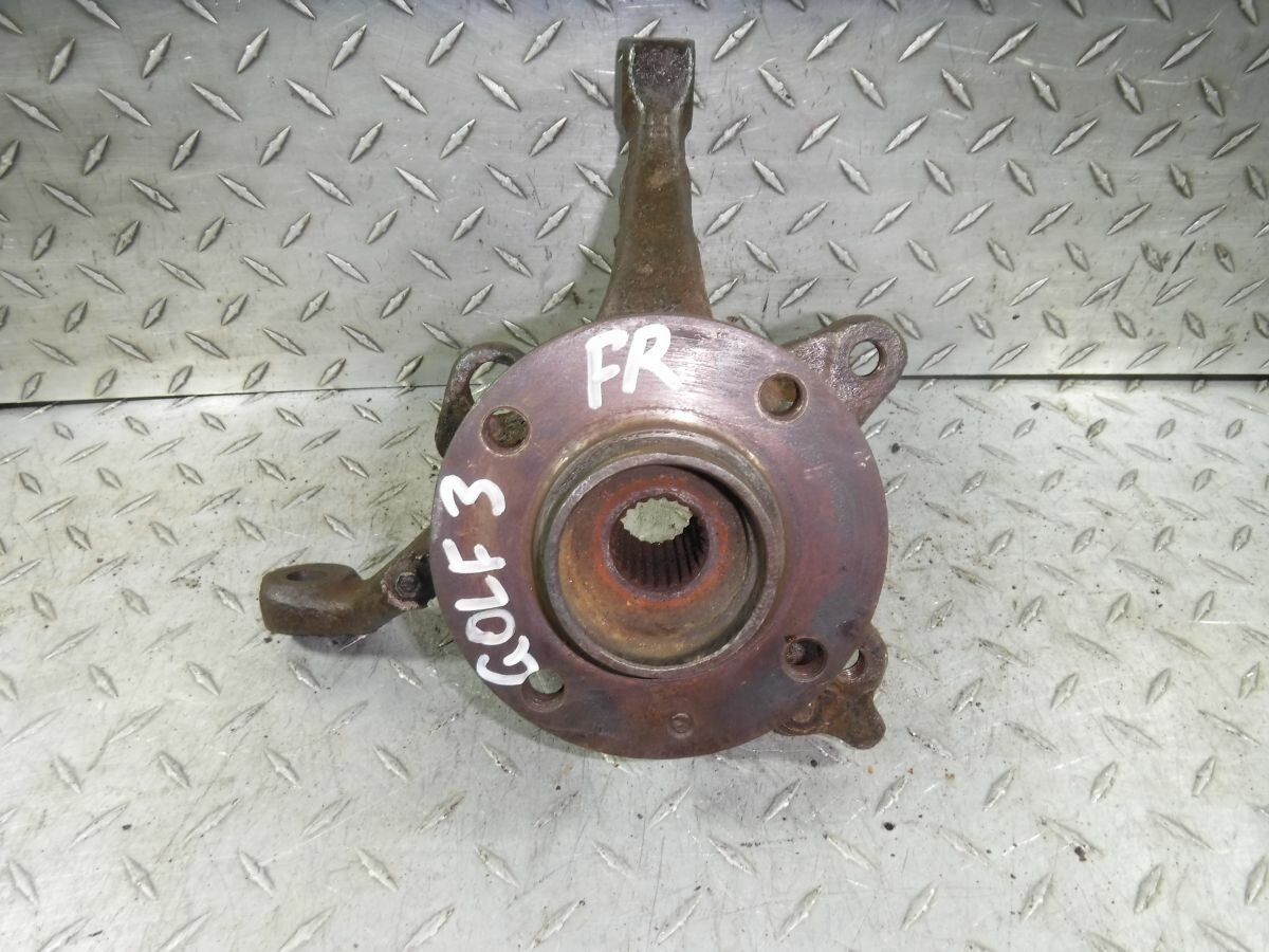 Кулак поворотный передний правый Volkswagen Golf Mk3 (1991—2000) 357407256C