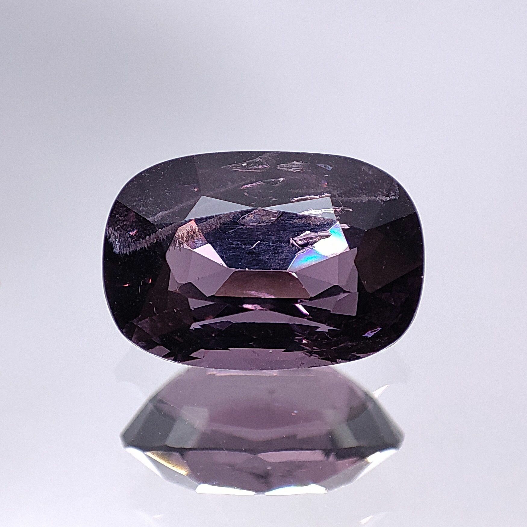Шпинель фиолетовая, кушон 4.91 ct. Мьянма + гемм. заключение