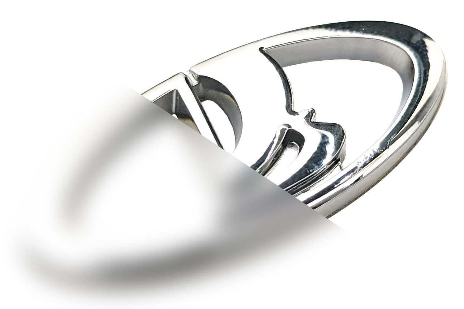 Шильдик Ладья хром на руль нового образца для Лада Приора 2, Калина 2, Гранта