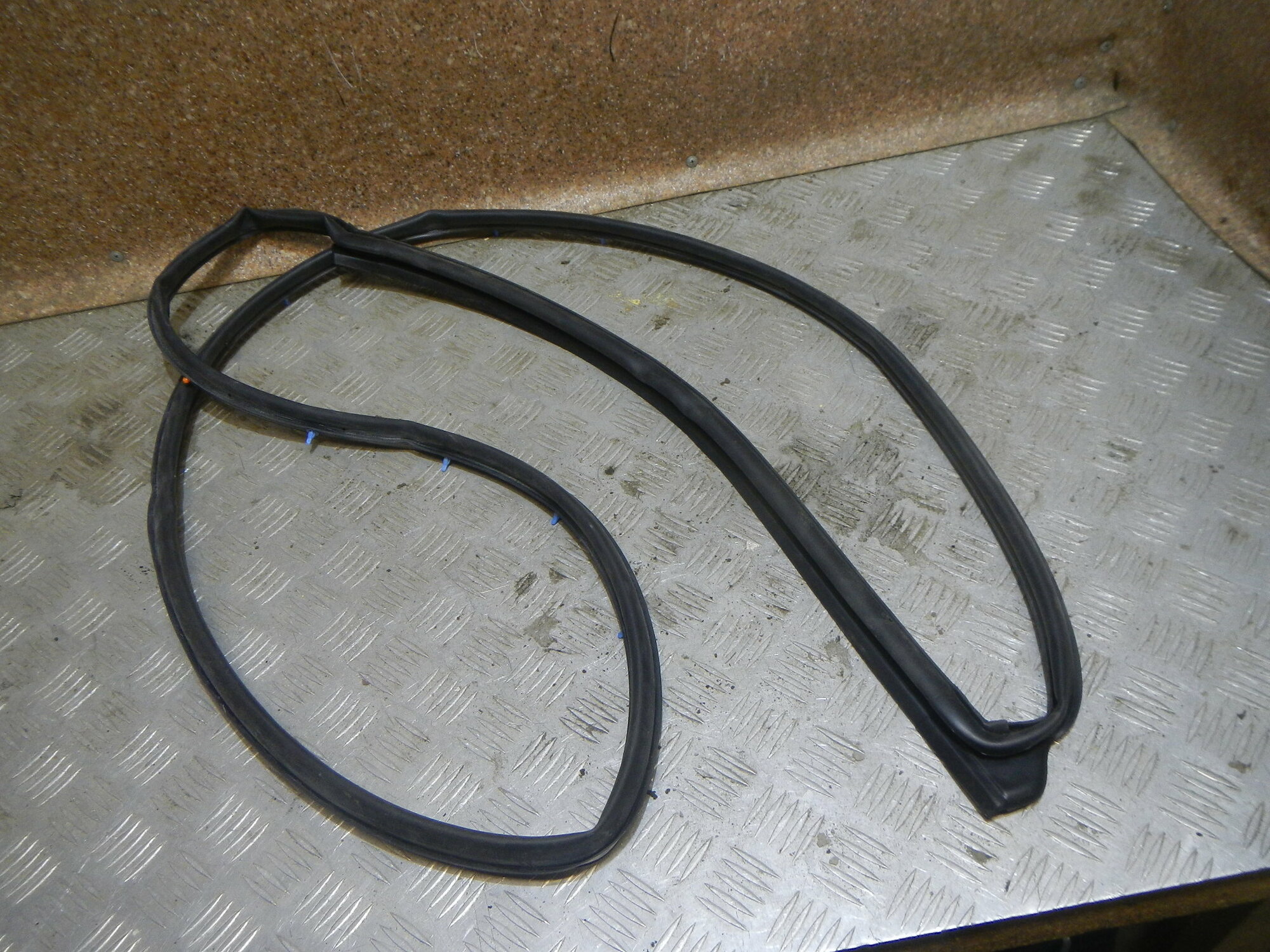 Б/У Уплотнитель двери задней правой, Hyundai (Хендэ)-SOLARIS (10-) HYUNDAI SOLARIS (10-) хетч Без видимых повреждений. 50...