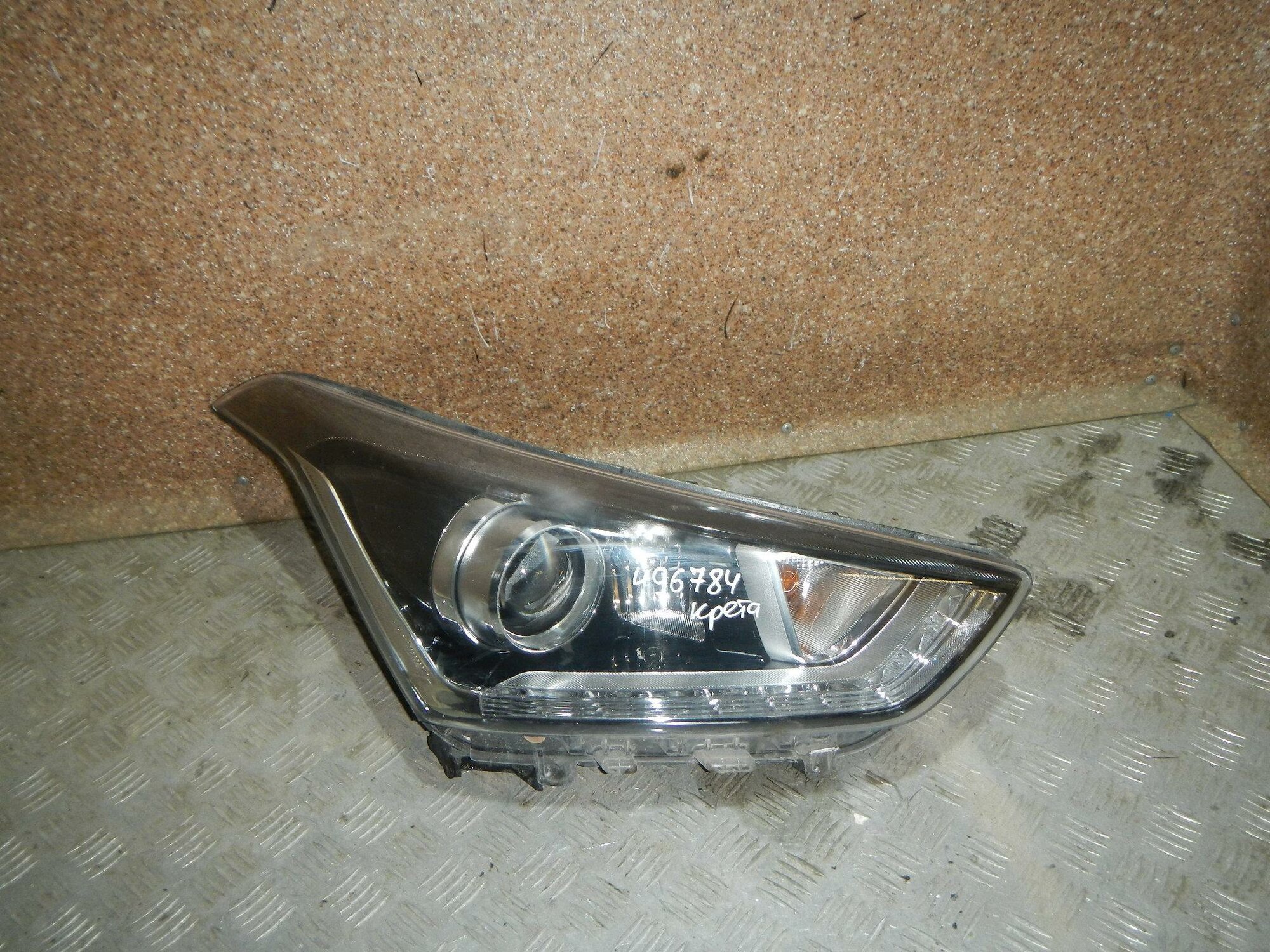 Б/У Фара правая, Hyundai (Хендэ)-CRETA (16-21) HYUNDAI CRETA (16-21) линза с ДХО, после 2019 Сломаны 4 крепления,сломана ...