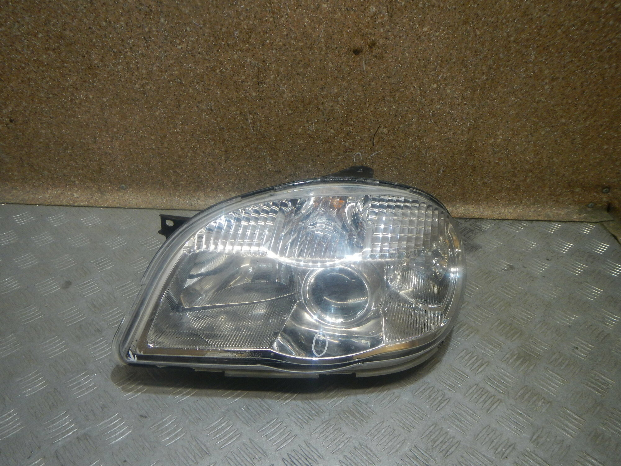 Б/У Фара левая, ВАЗ (VAZ)-LADA NIVA TRAVEL (CHEVROLET NIVA) LADA NIVA TRAVEL (CHEVROLET NIVA) 08- Царапины, повреждено ст...