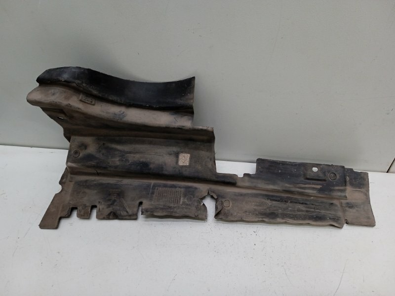 Б/У радиатора, Ленд Ровер Рендж Ровер 3 Воздуховод Land Rover Range Rover 3 2002-2010 Прав. 116564 LAND ROVER арт. PDB50050...