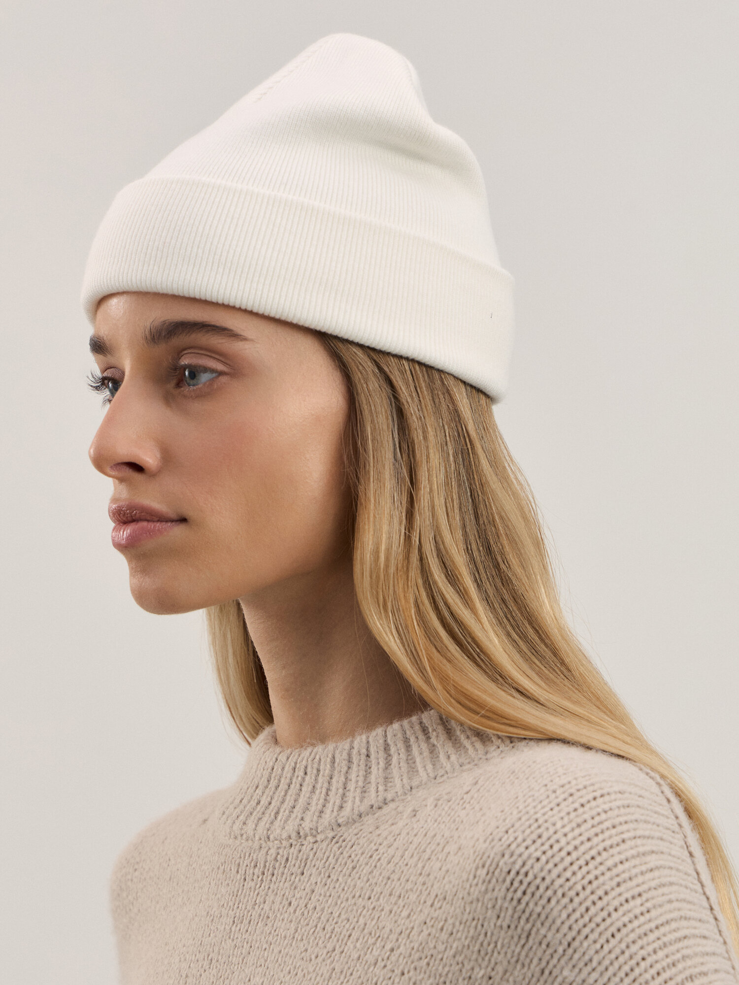 Шапка-бини для женщин