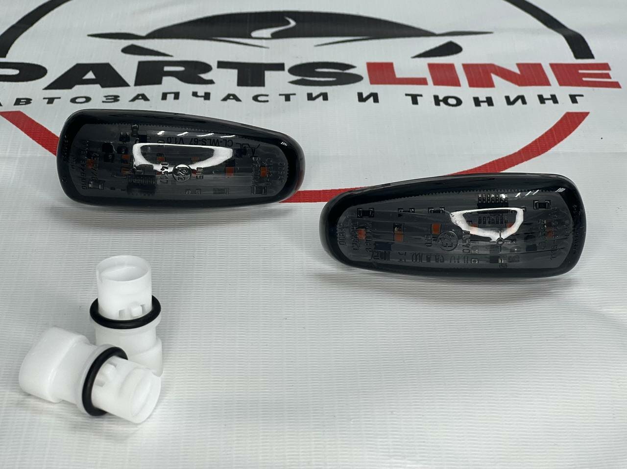 Повторители указателя поворота черные Приора, Гранта, Калина светодиодные LED 2 шт