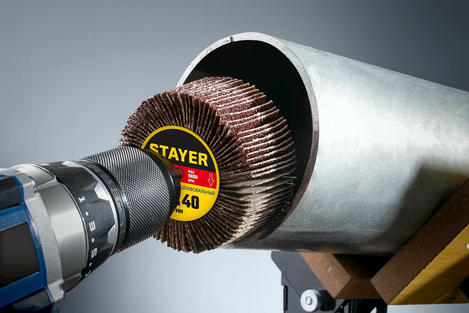 Круг шлифовальный лепестковый STAYER d 30 x 15 мм, P60, на шпильке d 6 мм, арт. 36606-060