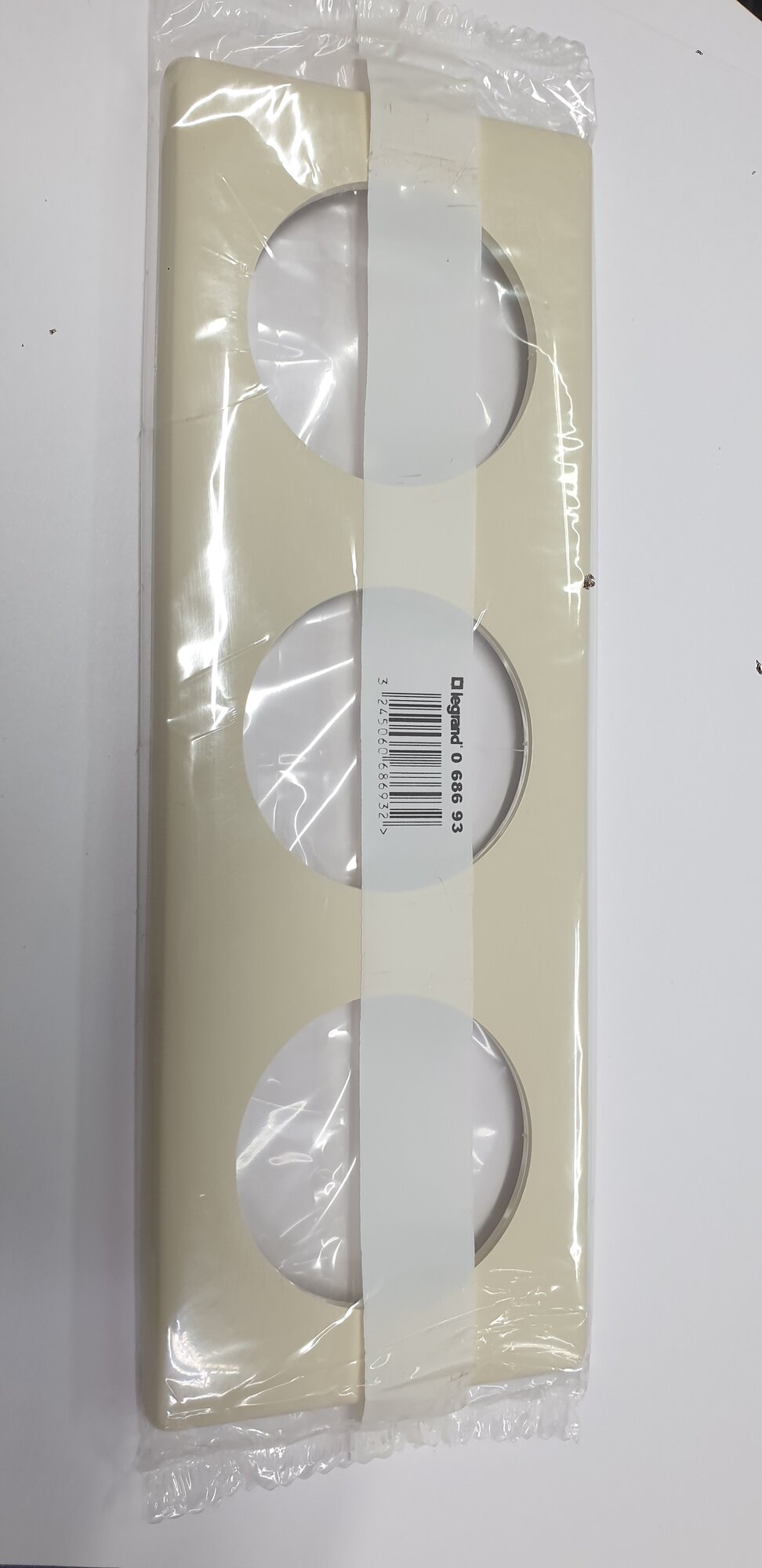 Legrand Celiane Беж Рамка 3-ая (2+2+2 мод)