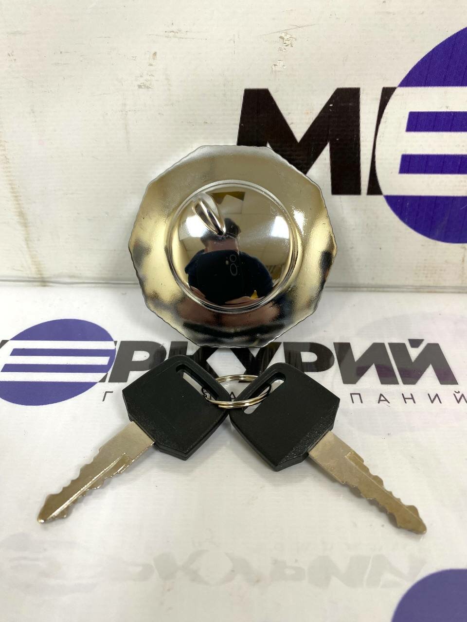 Крышка бензобака для мопеда Alpha (с комплектом ключей)
