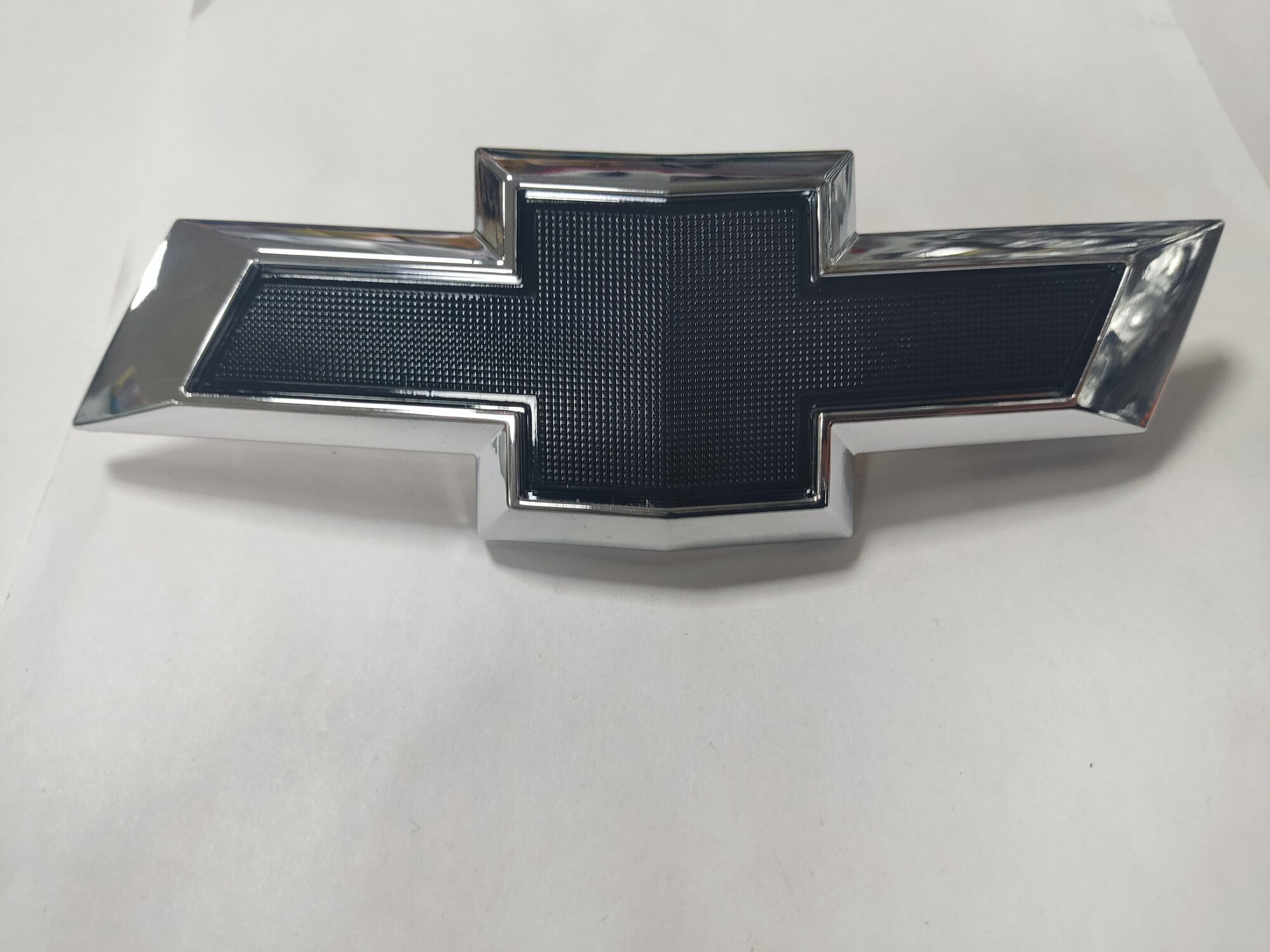 Эмблема углепластиковая Chevrolet, глянцевая, черная, для Chevrolet Cruze/Cobalt, 19 см