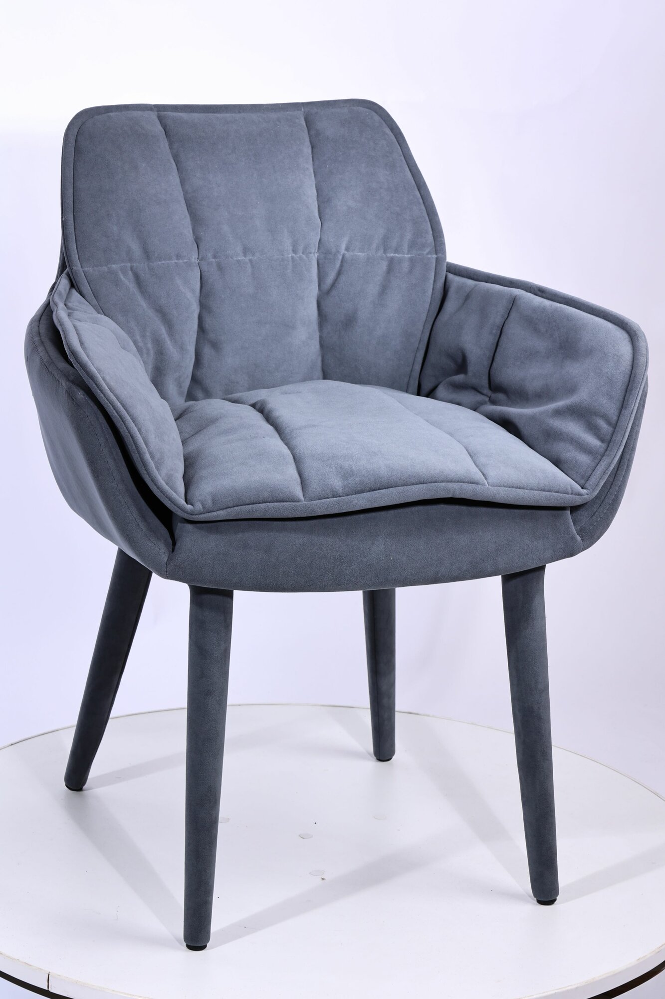 Стул кресло Энигма, микровелюр, мягкий, ножки в чулках, цвет темно-серый
