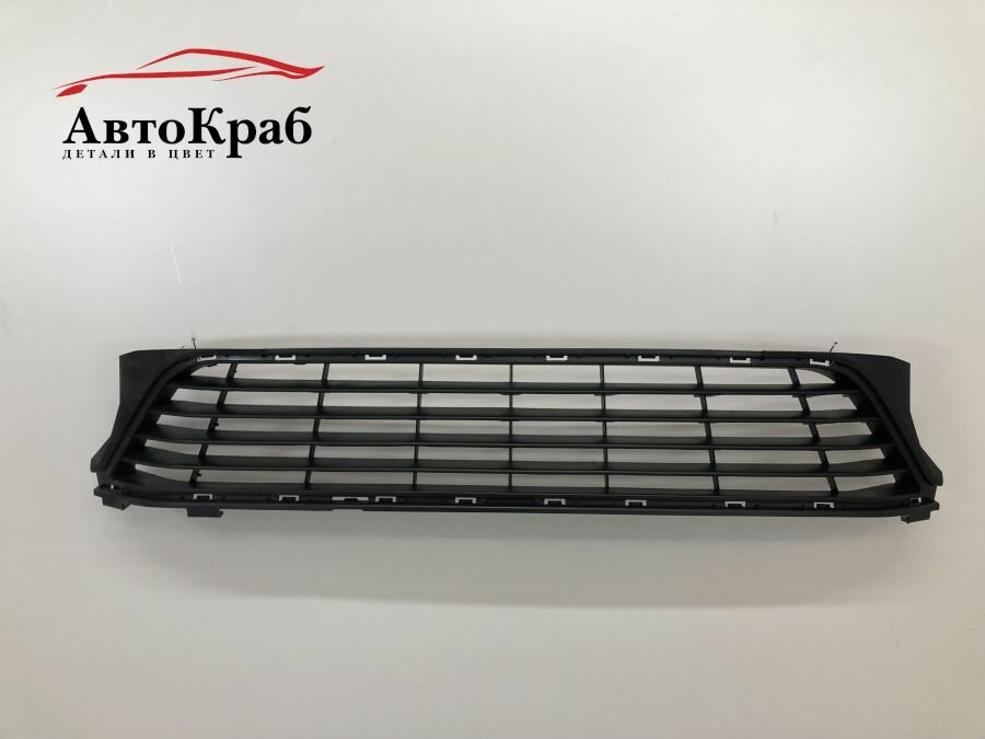 Решетка нижняя в передний бампер для Рено Логан 2 рестайлинг 2018 - 2022 г.
