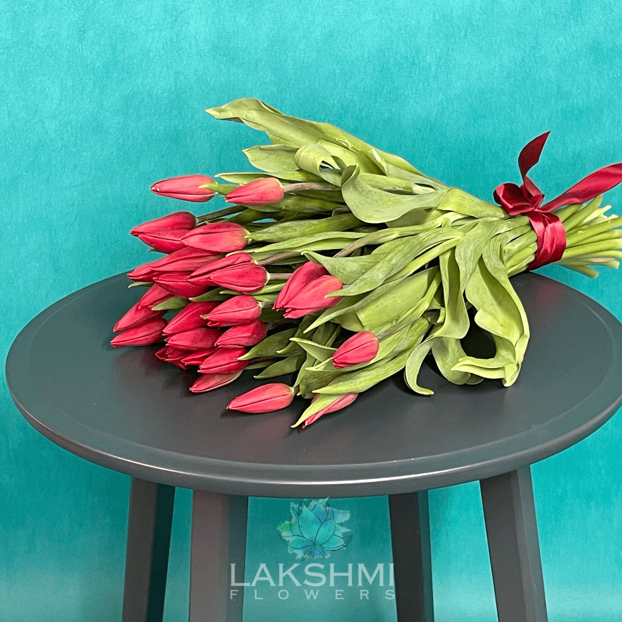 25 красных тюльпанов / Букет из 25 красных тюльпанов под ленту