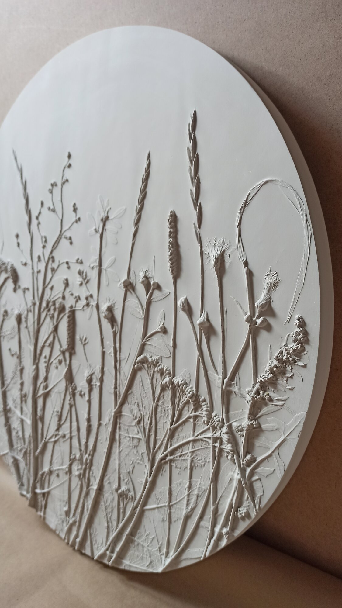 Панно. Ботанический барельеф 49 см, цвет молочный. Гипсовый декор ручной работы