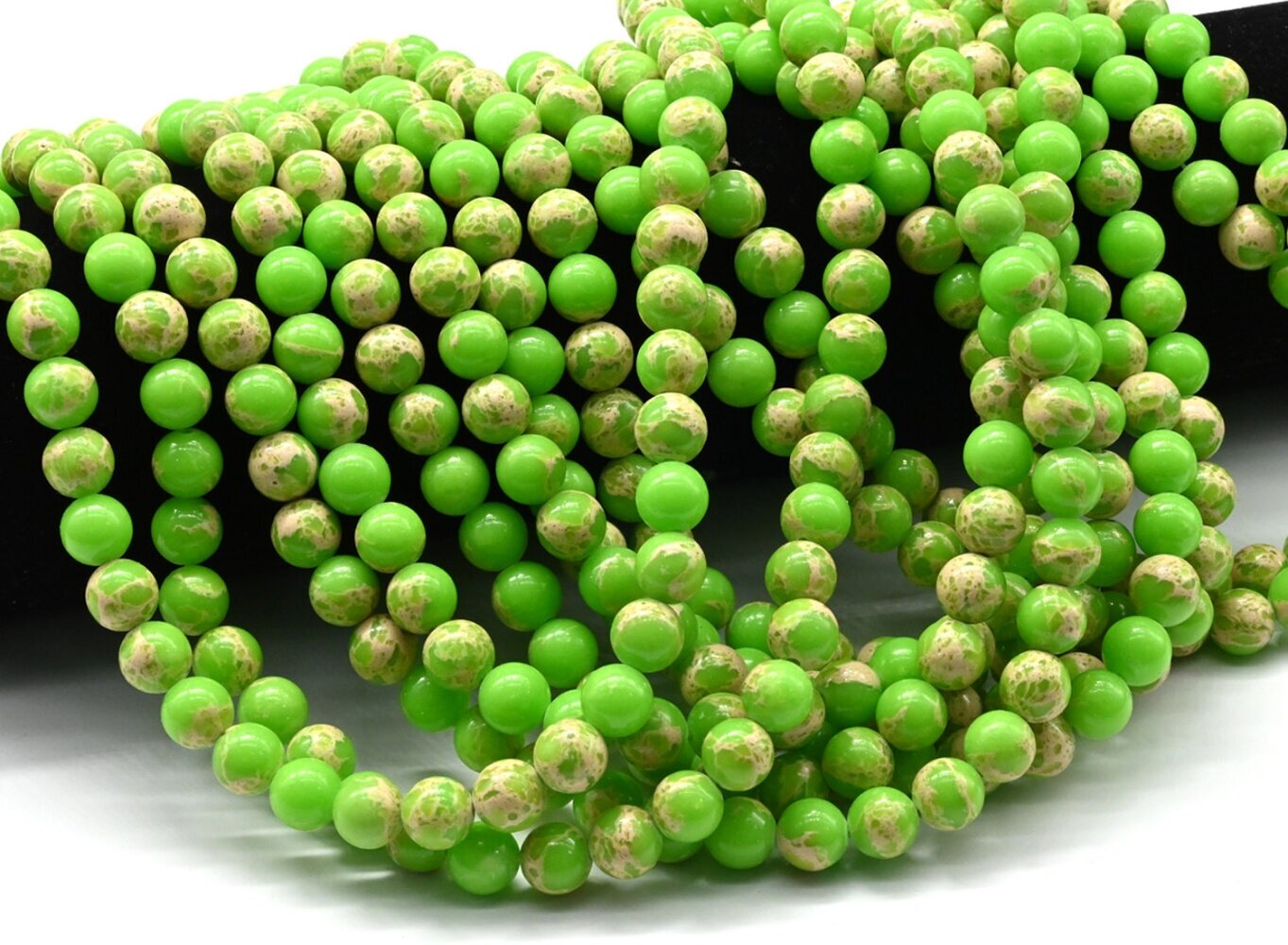 Бусины из варисцита шарик 8мм цв. салатовый, 38см, 46 бусин .
