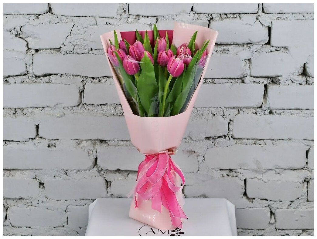 Букет 15 розовых тюльпанов в упаковке