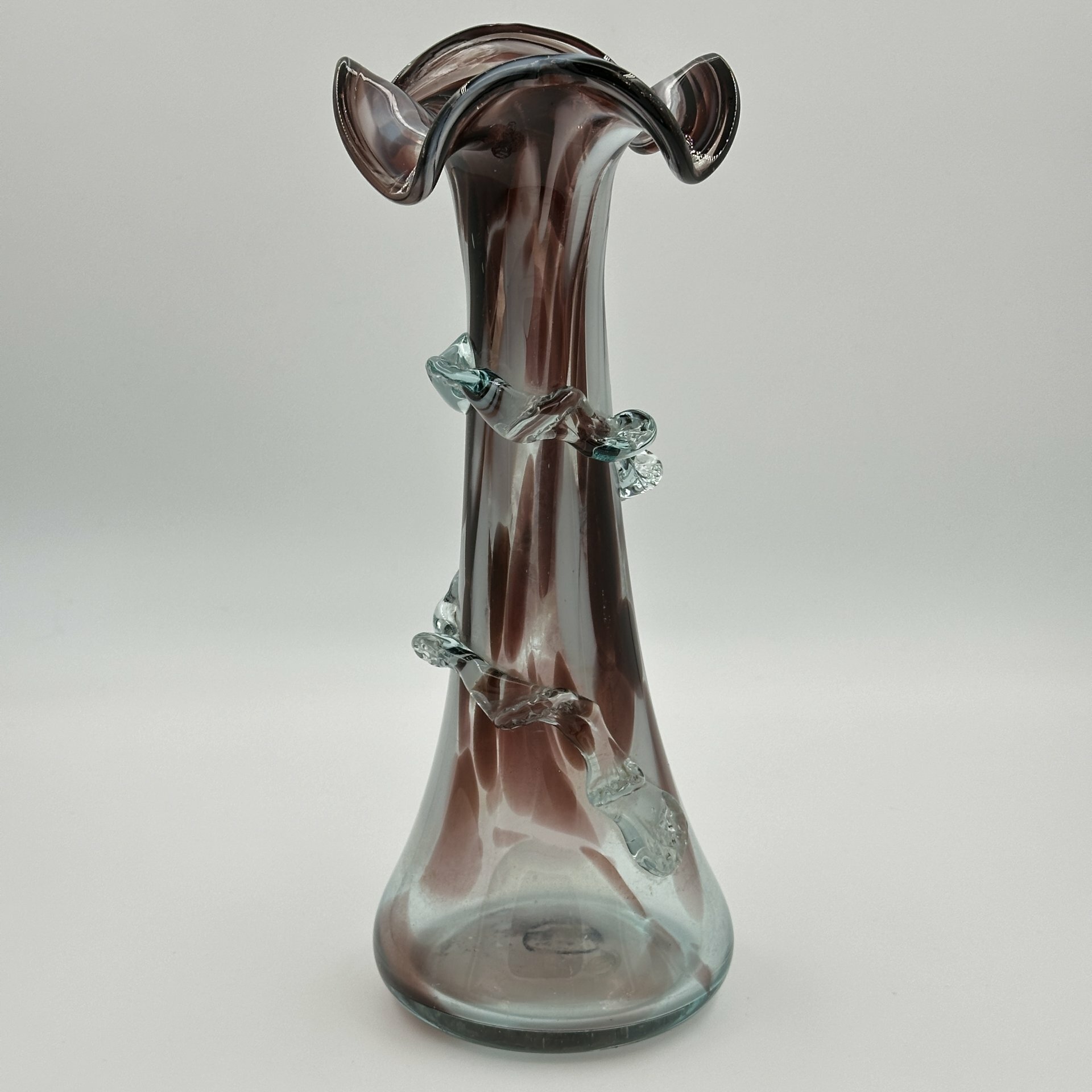 Ваза в бело-фиолетовой гамме с вкраплениями