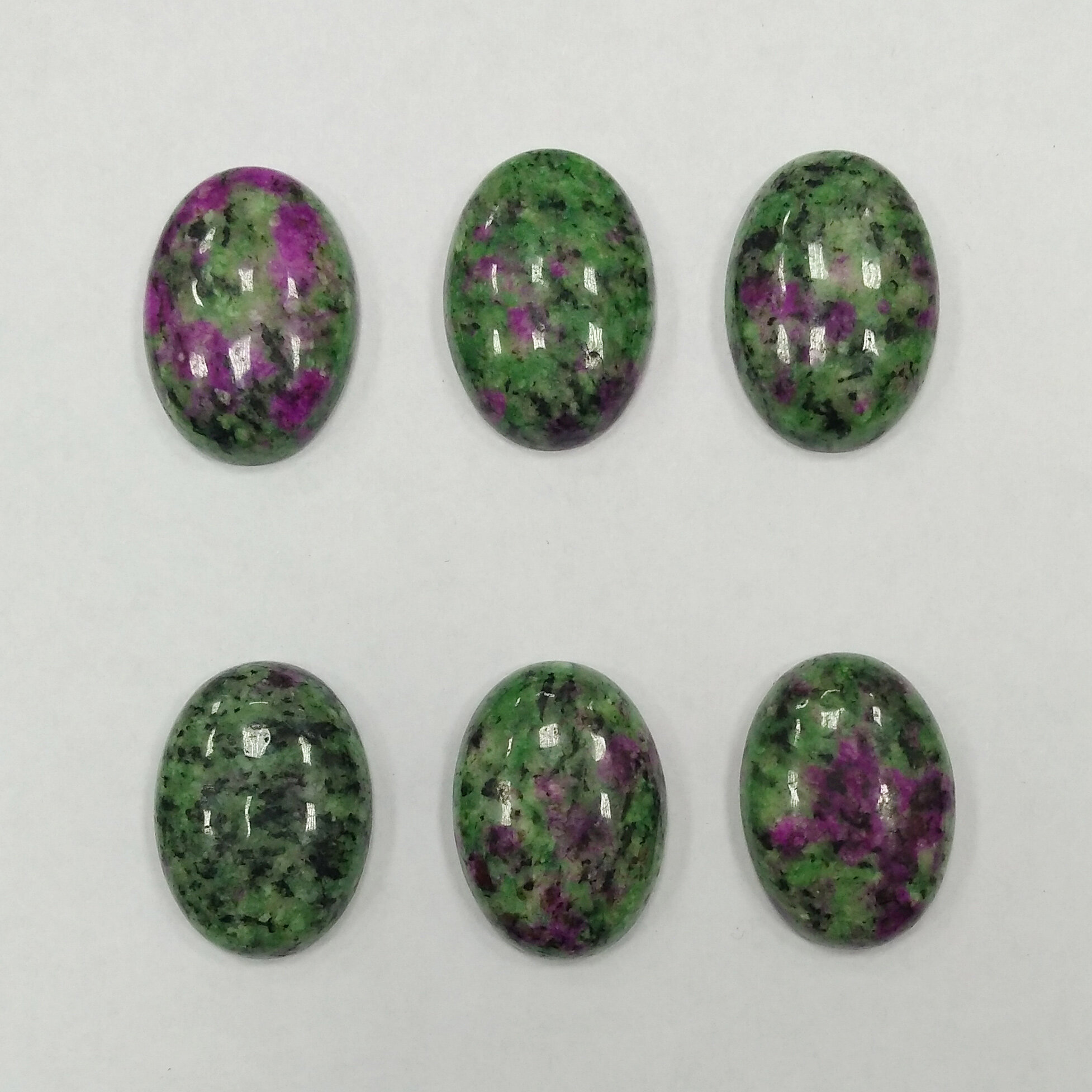 Кабошон каменный, 25х18мм, рубин в цоизите (имитация), 1 шт.