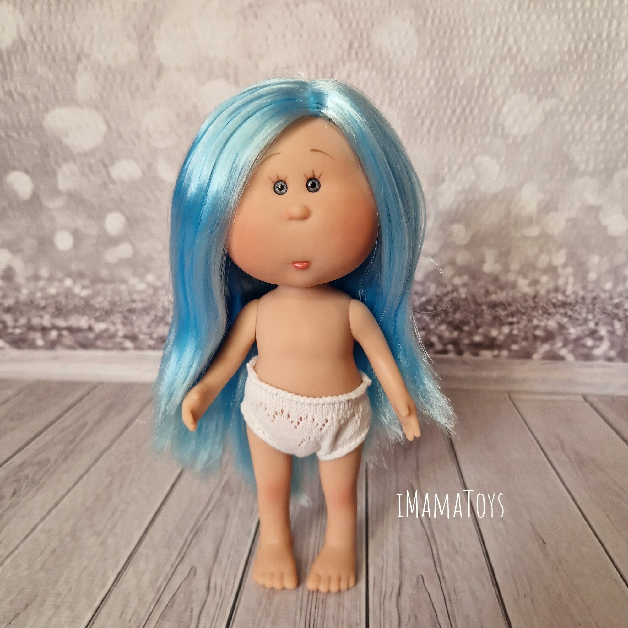 Кукла Nines виниловая MIA мини Миа, 23см (Испания) булочка