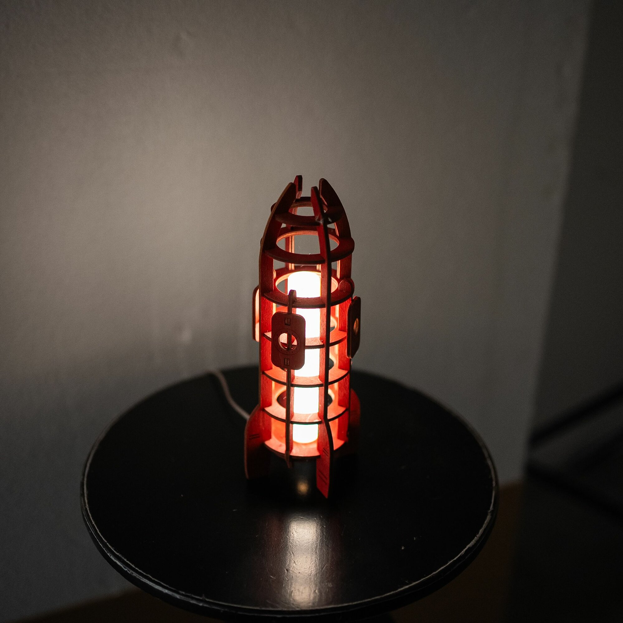 Светильник-ночник Elmarto Ракета, декоративный светодиодный светильник, 21х9 см, красный/теплый белый