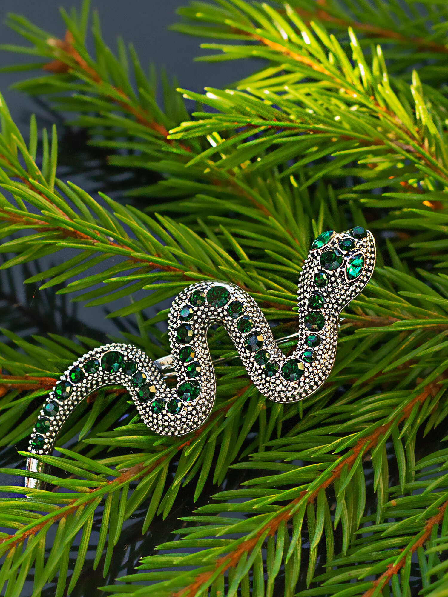 Брошь, стразы