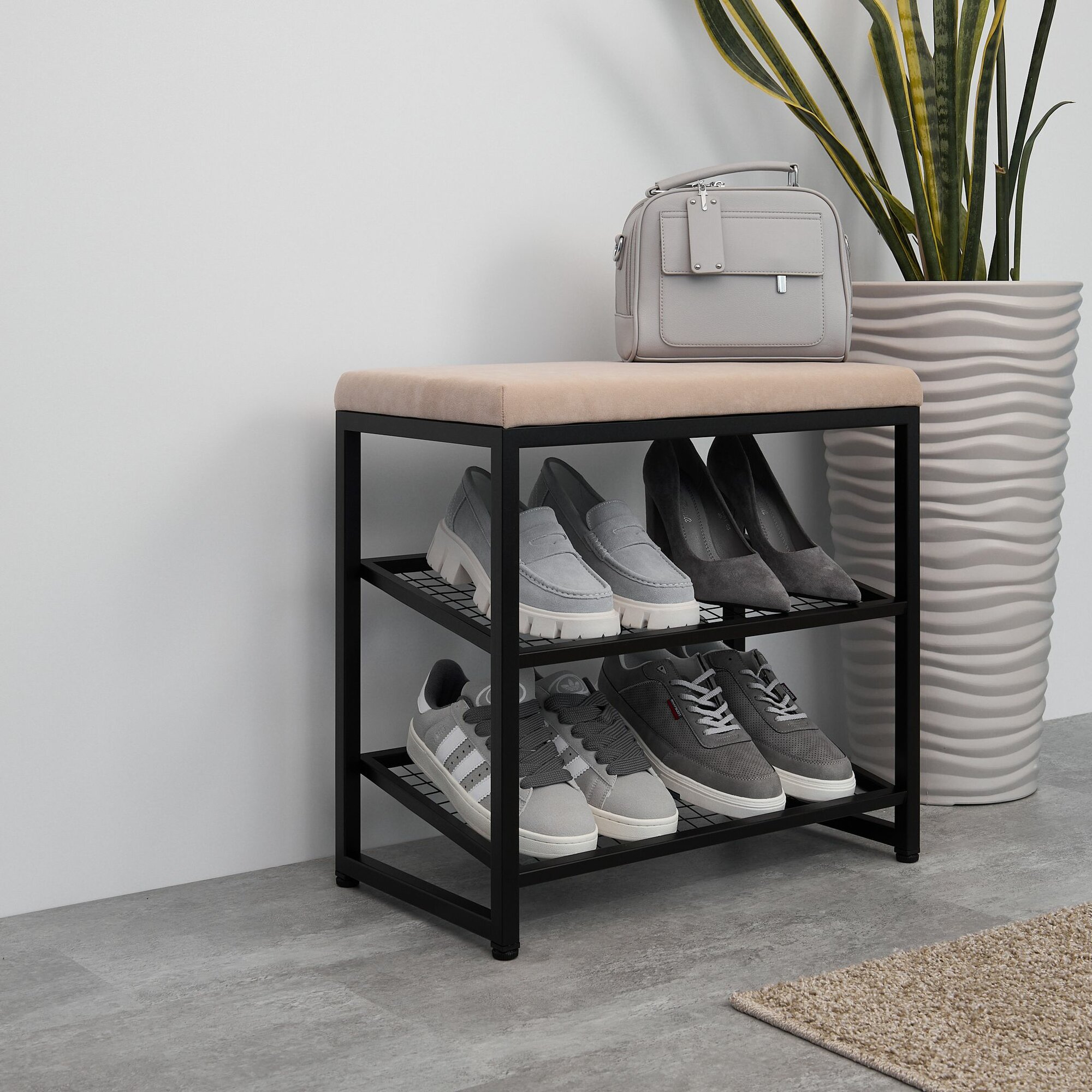 Обувница с мягким сиденьем "Энни" / 55х30х52см / черный каркас - светло-бежевый велюр